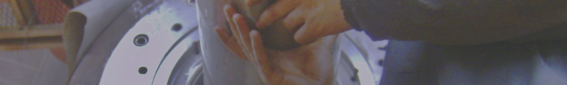 Assembly of machinery and alignment on ships and ships